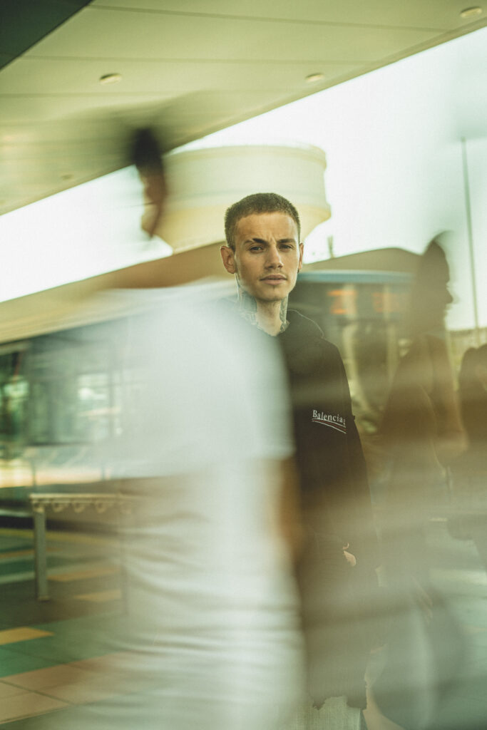 HUGO COBO PRESENTA SU ÁLBUM DEBUT, 'UN TÚ CONSTANTE'